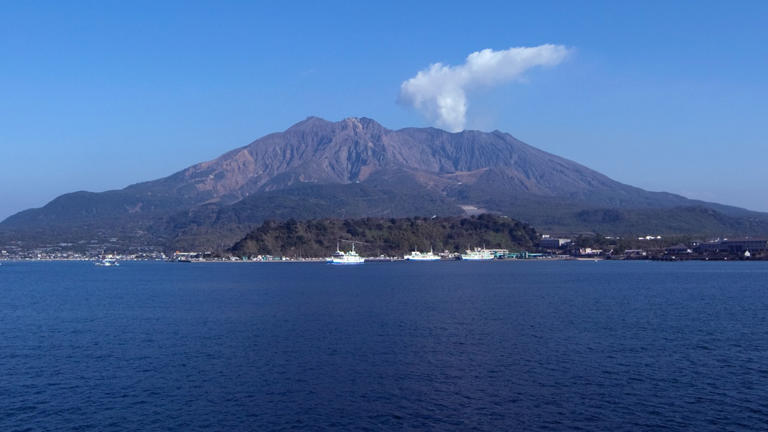 Japan’s Sakurajima volcano launches volcanic bombs 1,300 meters from ...