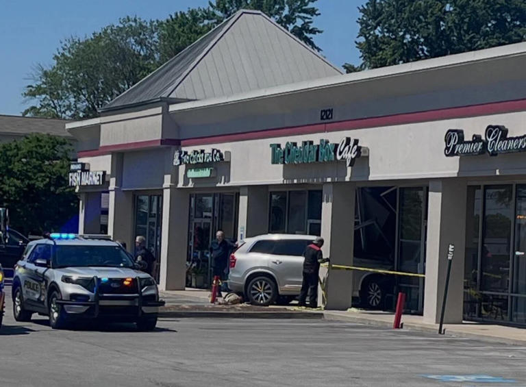 The Cheddar Box in Middletown hit by car
