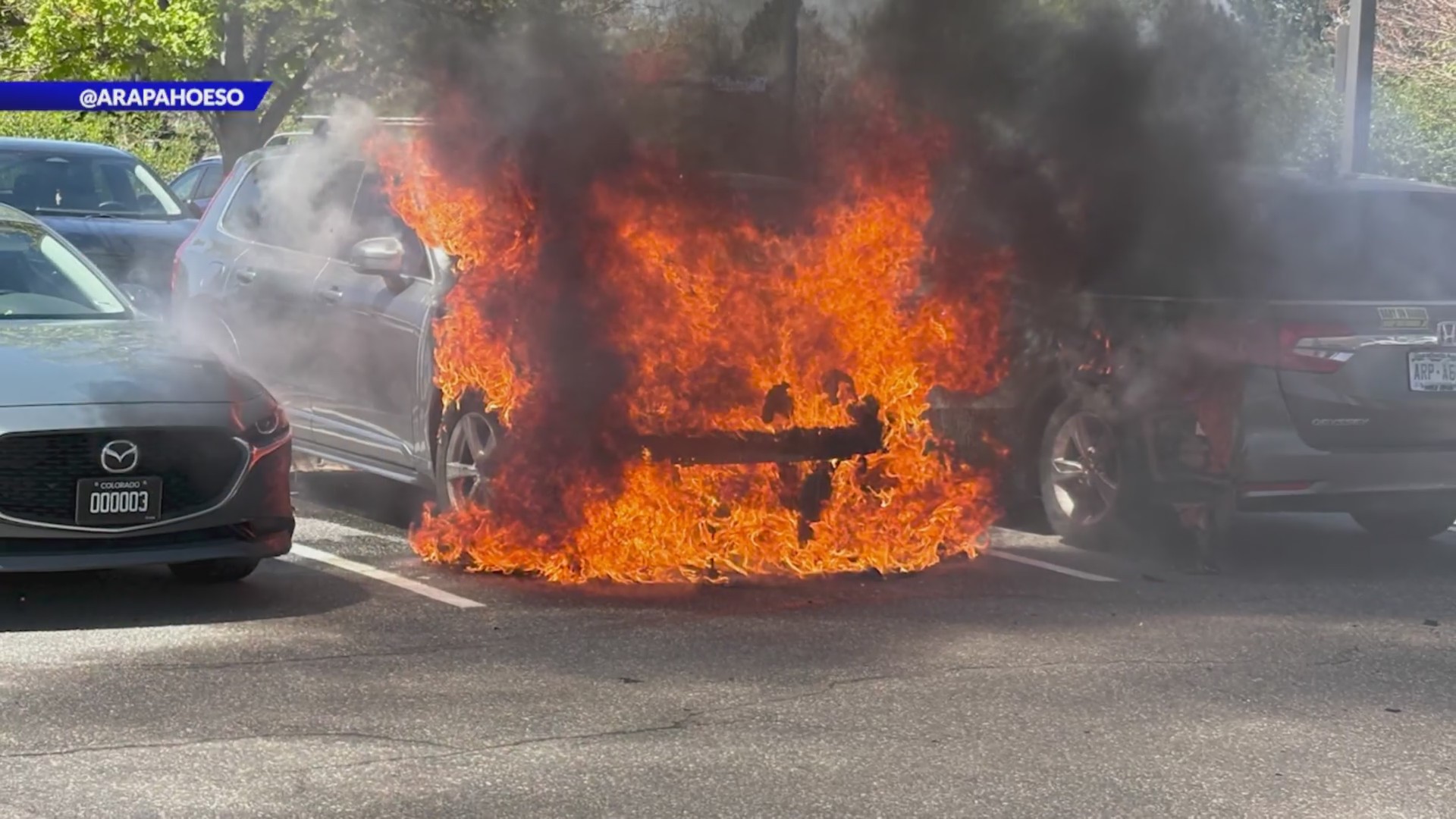 Vehicle fire damages multiple cars at library in Aurora