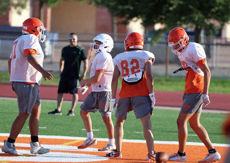 Photos: United football hosts spring game