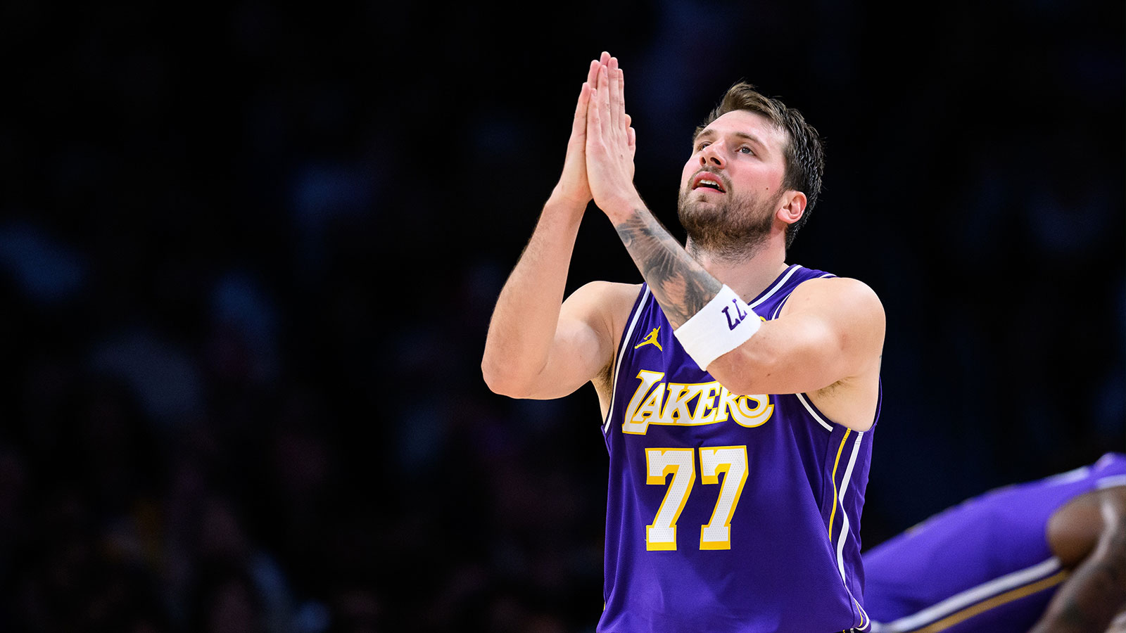 Lakers immediately hand out $131 million to 3 players after Walker ...