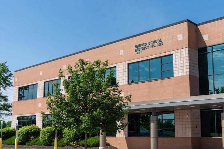 Olathe Board of Education to discuss school consolidation, traffic ...