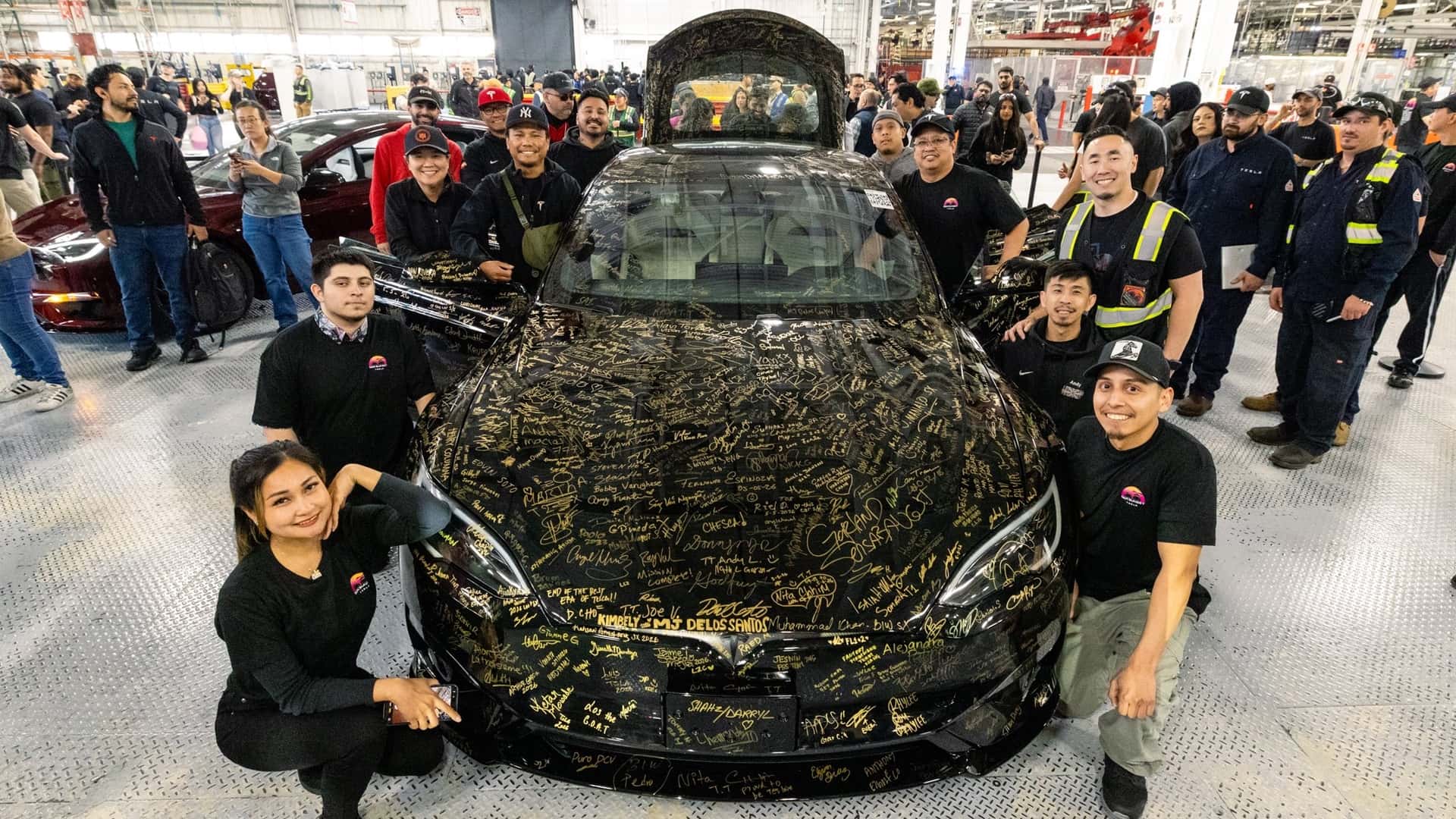 Tesla waves goodbye to Model S and Model X as the last cars roll off ...