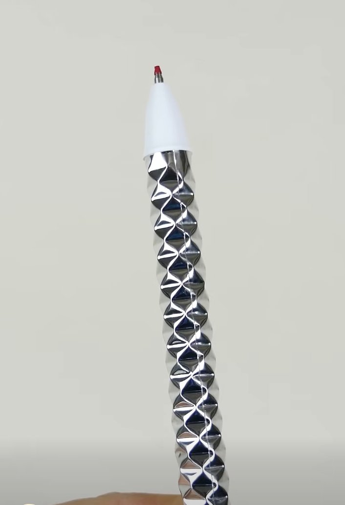 How does this pen uncrush itself?