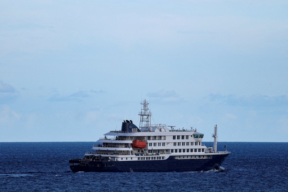Britons linked to cruise ship outbreak of hantavirus to isolate in UK