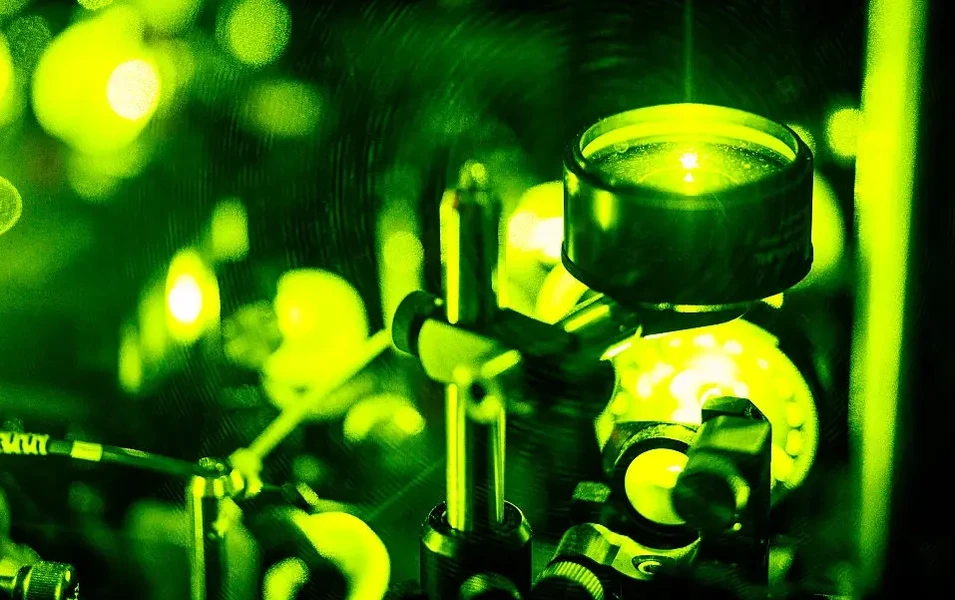Physicists observe first reversal of atomic lattice rotation