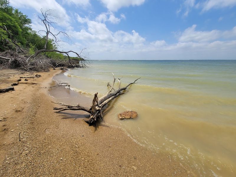 This 4.5-mile Texas bike path combines lakeside views with scenic ...