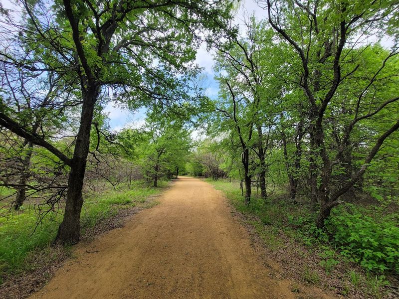 This 4.5-mile Texas bike path combines lakeside views with scenic ...