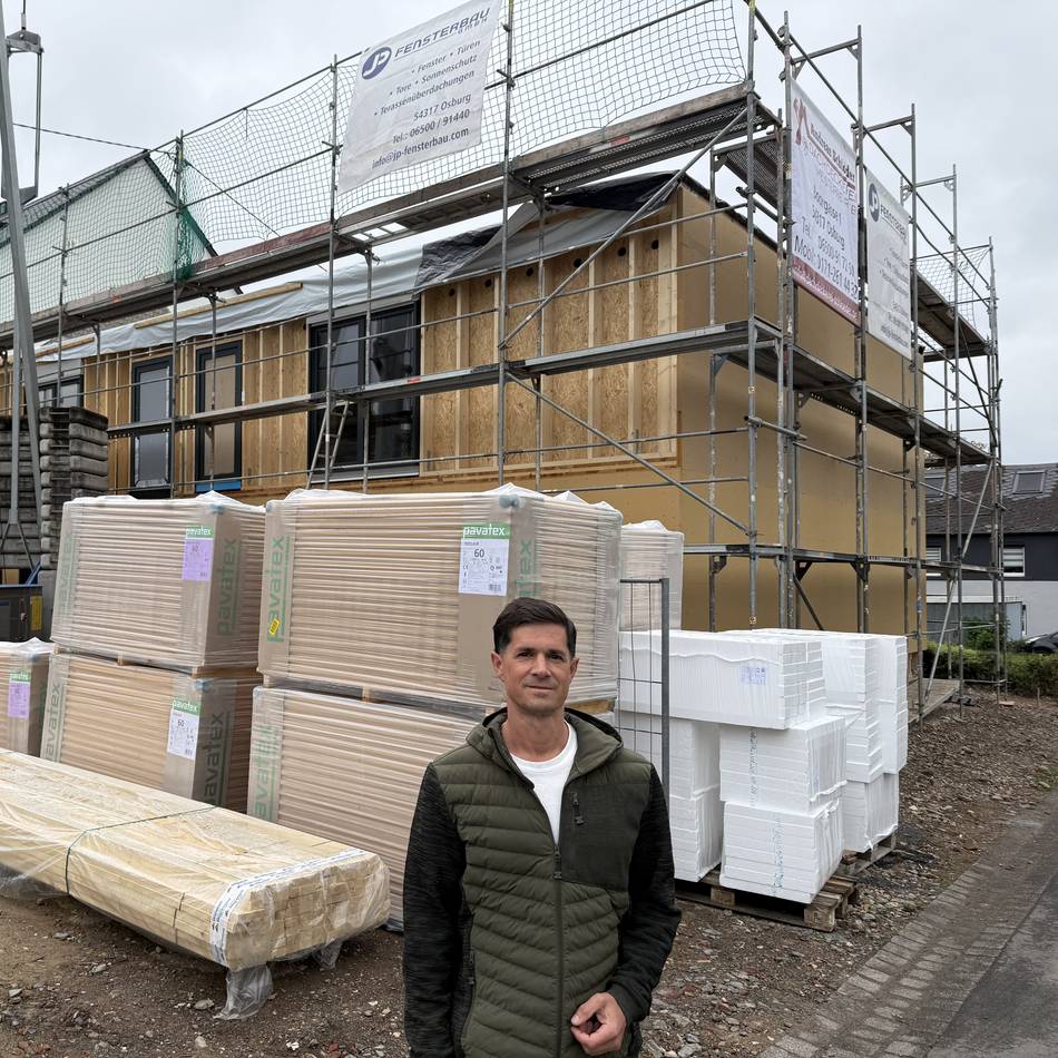 Landwirt baut Mehrfamilienhaus aus Holz – diese Vorteile bietet es