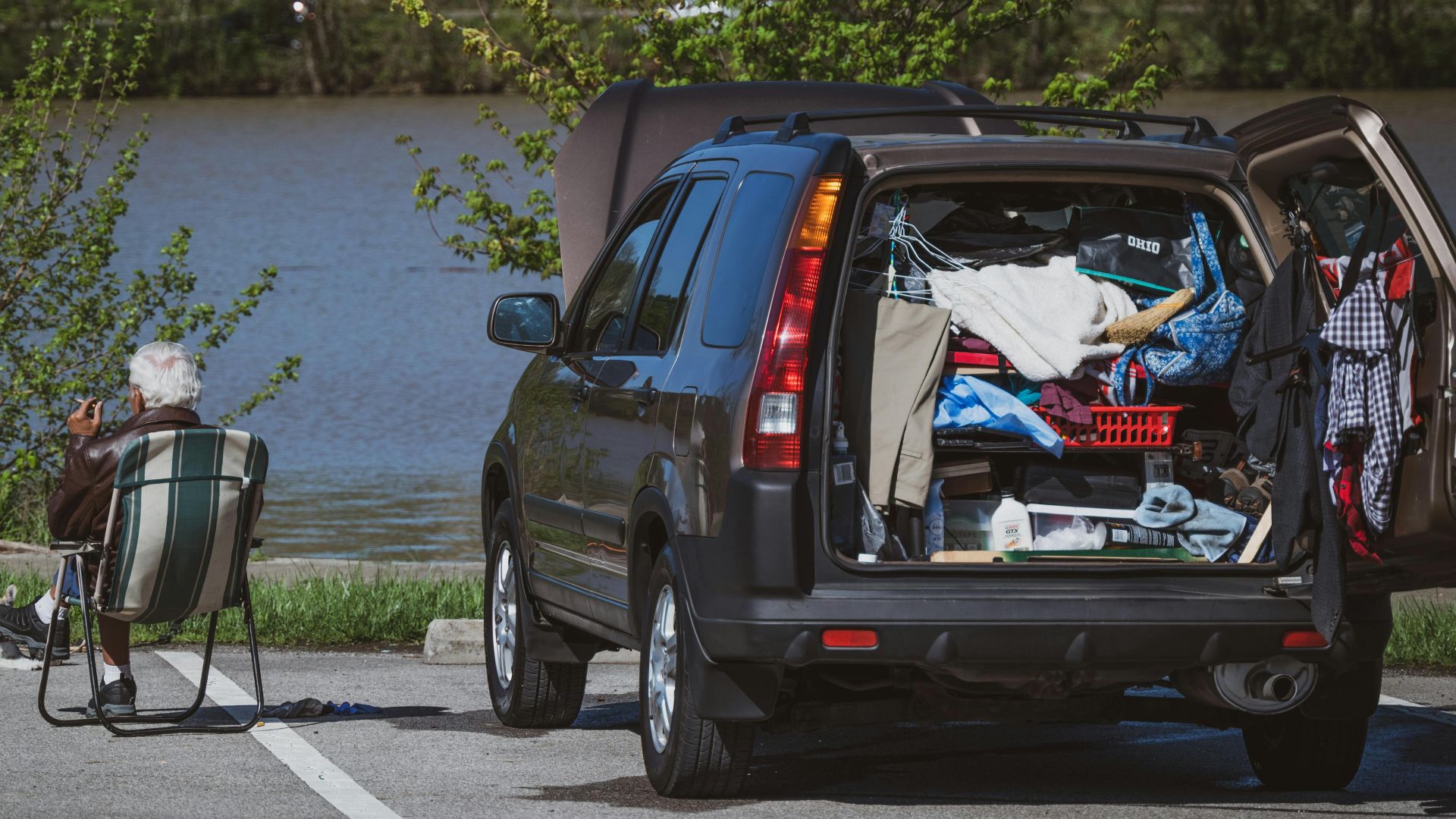 10 things people keep in their cars that make sense & 10 that raise ...
