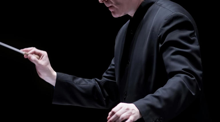 Un omaggio a George Benjamin. Il recital del pianista Erik Bertsch