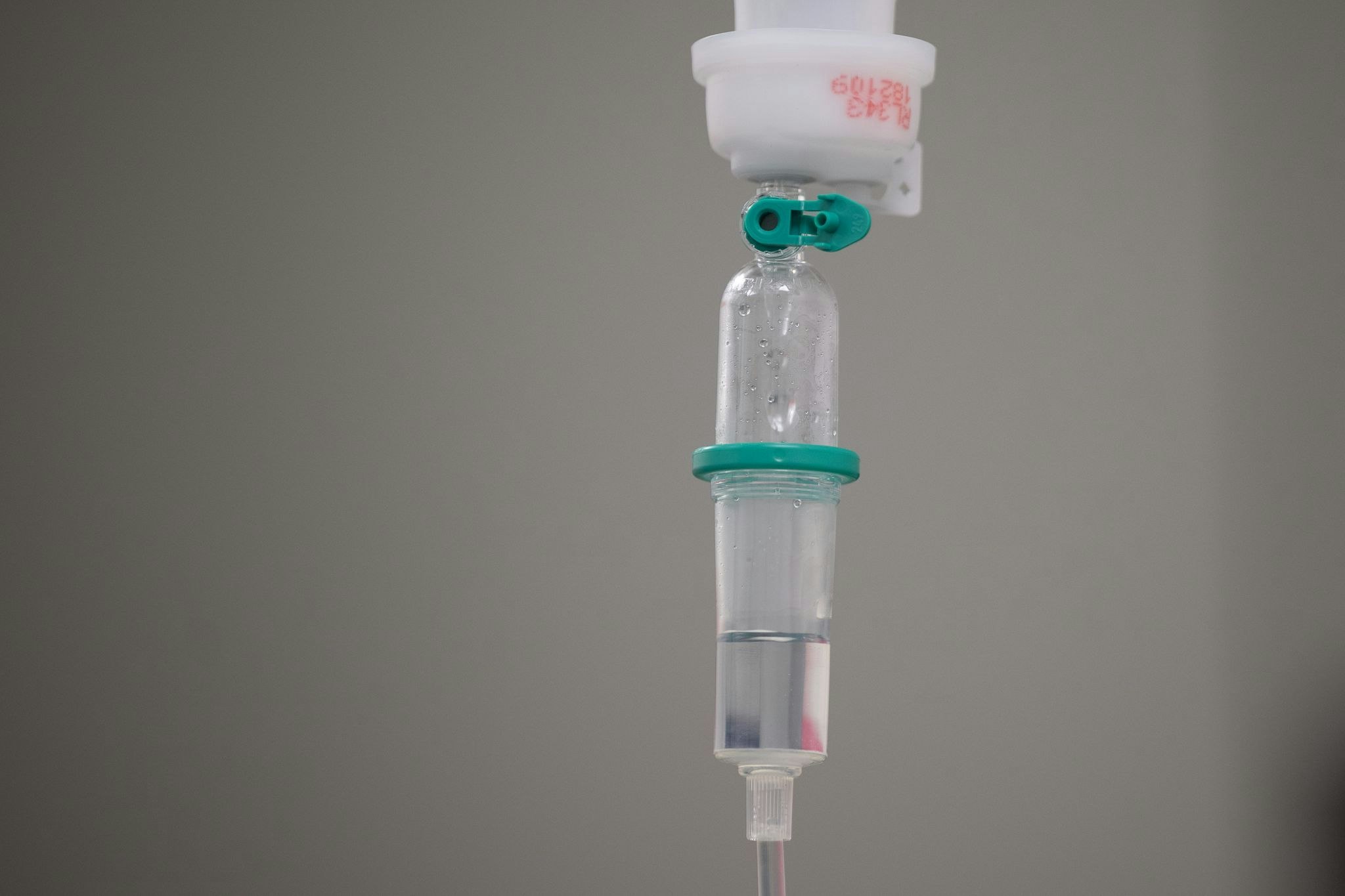 Gefahr aus der Nadel: Bundesinstitut warnt vor riskanten Drip-Spa ...