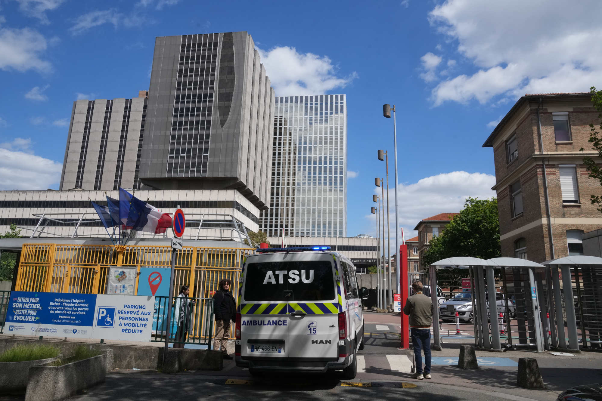 French hantavirus patient 'critical on artificial lung' as ship cases grow