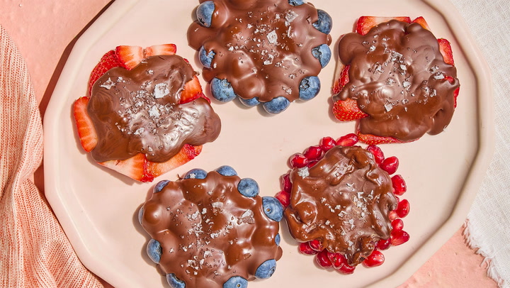 How to make 2-ingredient chocolate fruit bark