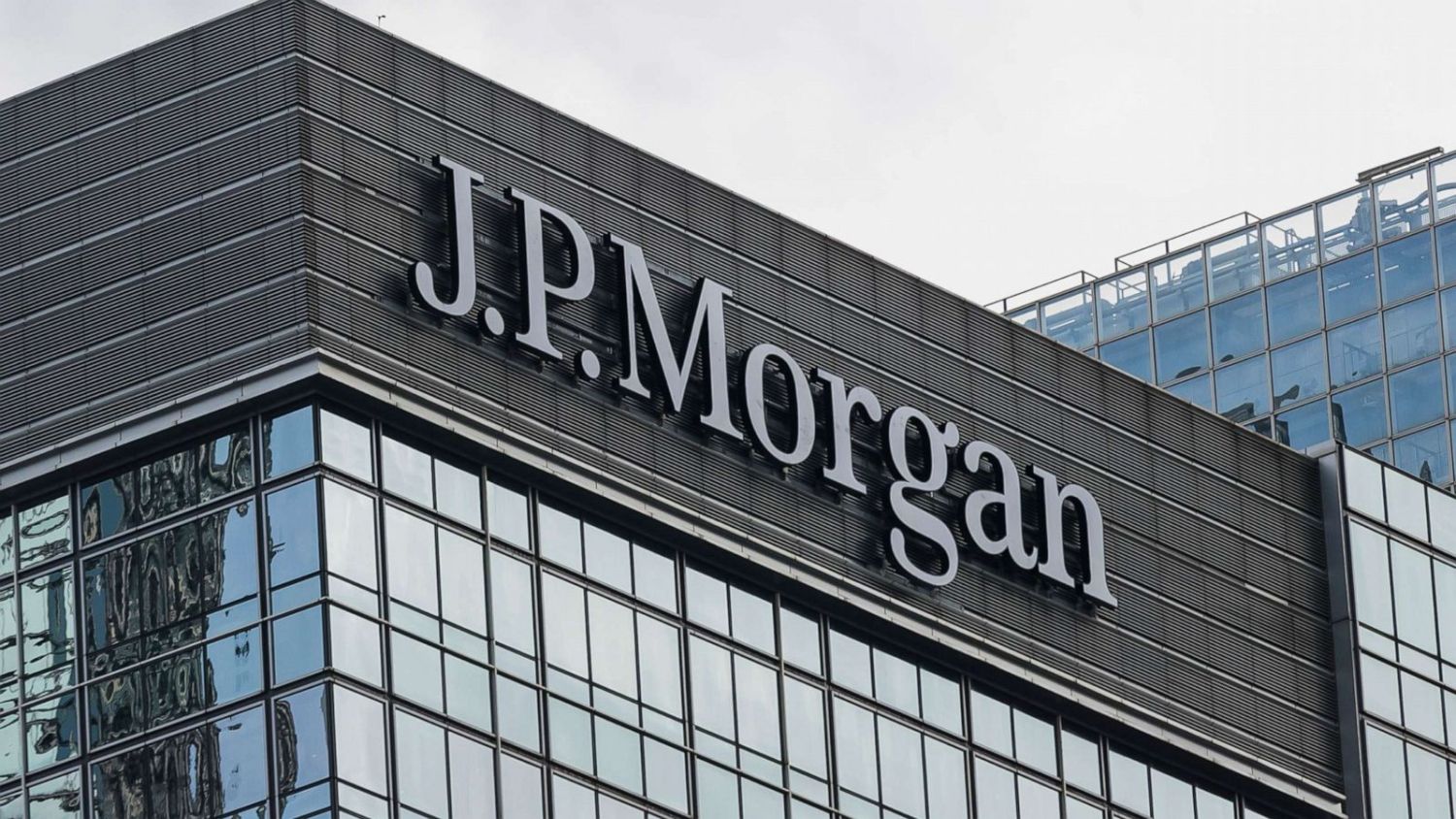 JPMorgan negocia reducir su exposición a préstamos de capital riesgo