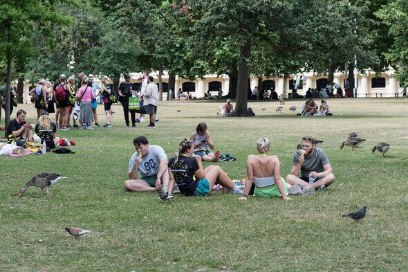 UK weather maps turn orange for 27C scorcher - with 16 regions hotter ...