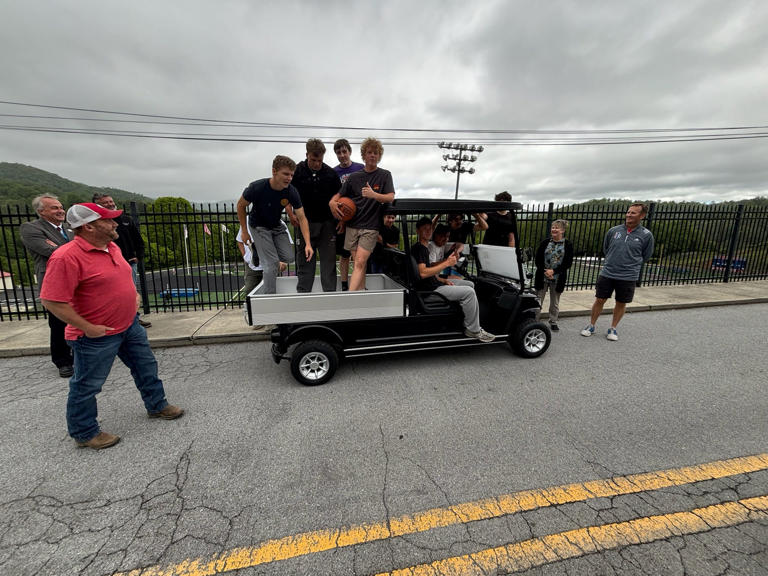 Hatley Pointe gifts luxury golf cart to Madison High athletics program
