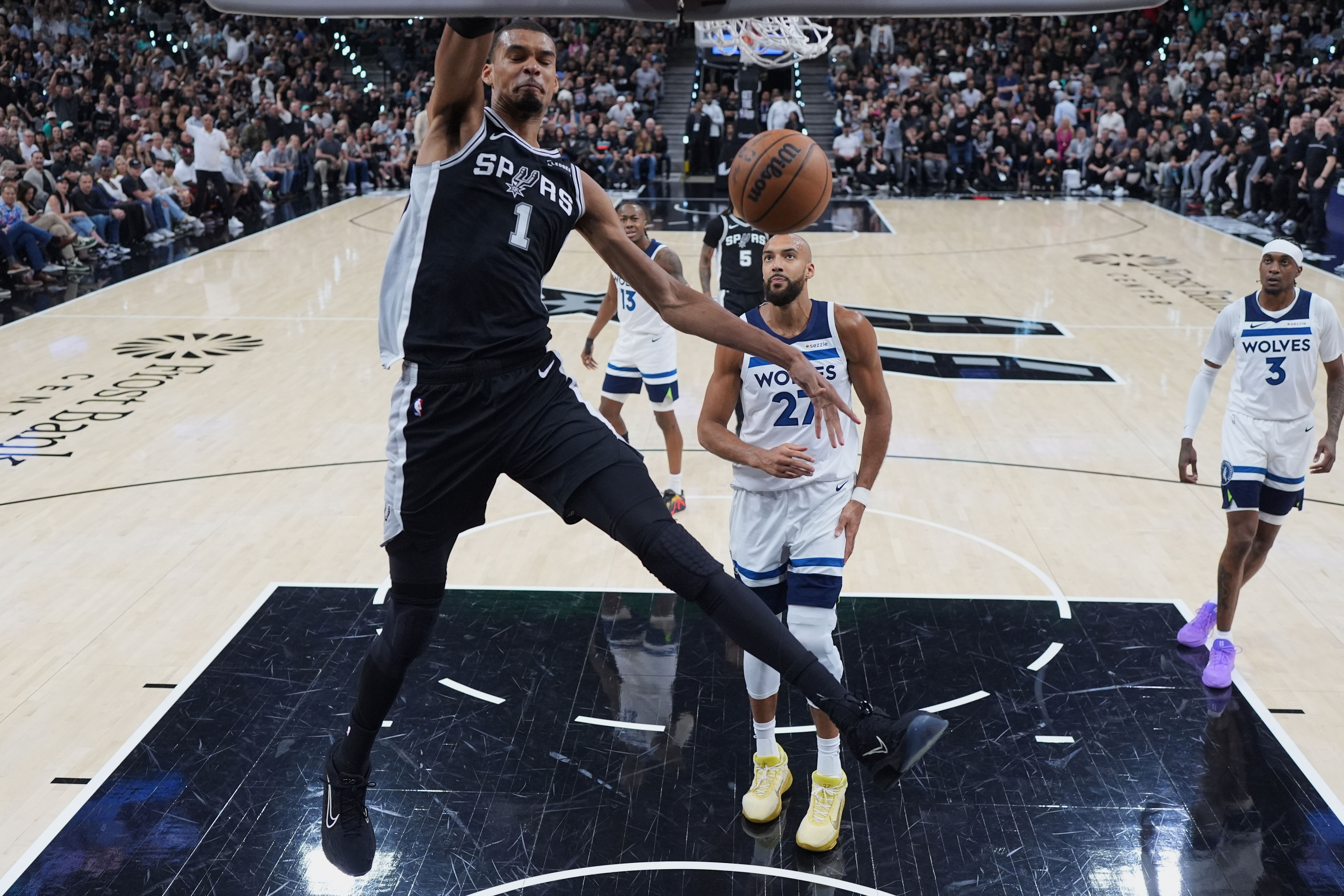 Wembanyama responds to ejection with a dominant Game 5 as Spurs rout Wolves
