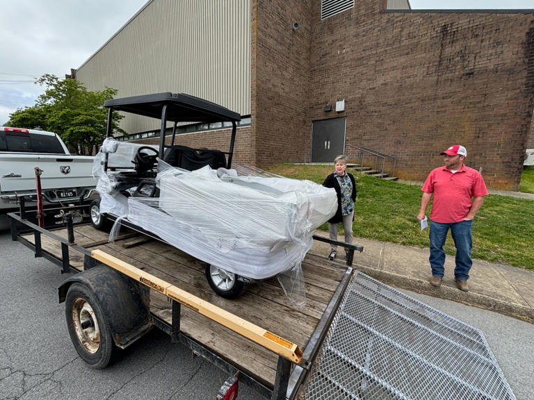 Hatley Pointe gifts luxury golf cart to Madison High athletics program