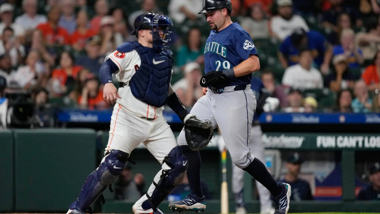 Cal Raleigh breaks hitless streak after unique shower ritual