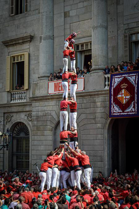 Los Castellers de Barcelona buscan coronar el castell a "más altitud de ...