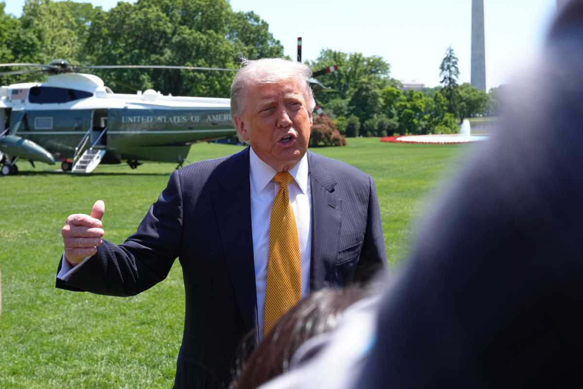 Trump replaces 'old, broken' slate floor on Oval Office walkway with ...