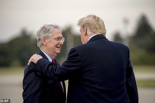 Awkward Moment An Aging Mitch Mcconnell Needs Help From Staff During