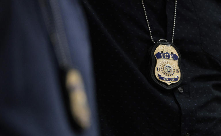 Juez acusa al ICE de violar orden judicial; cuestionan arrestos ...