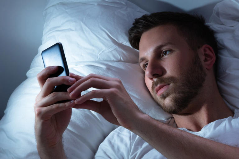 Sleep gummies, super doses and side effects: the truth about melatonin