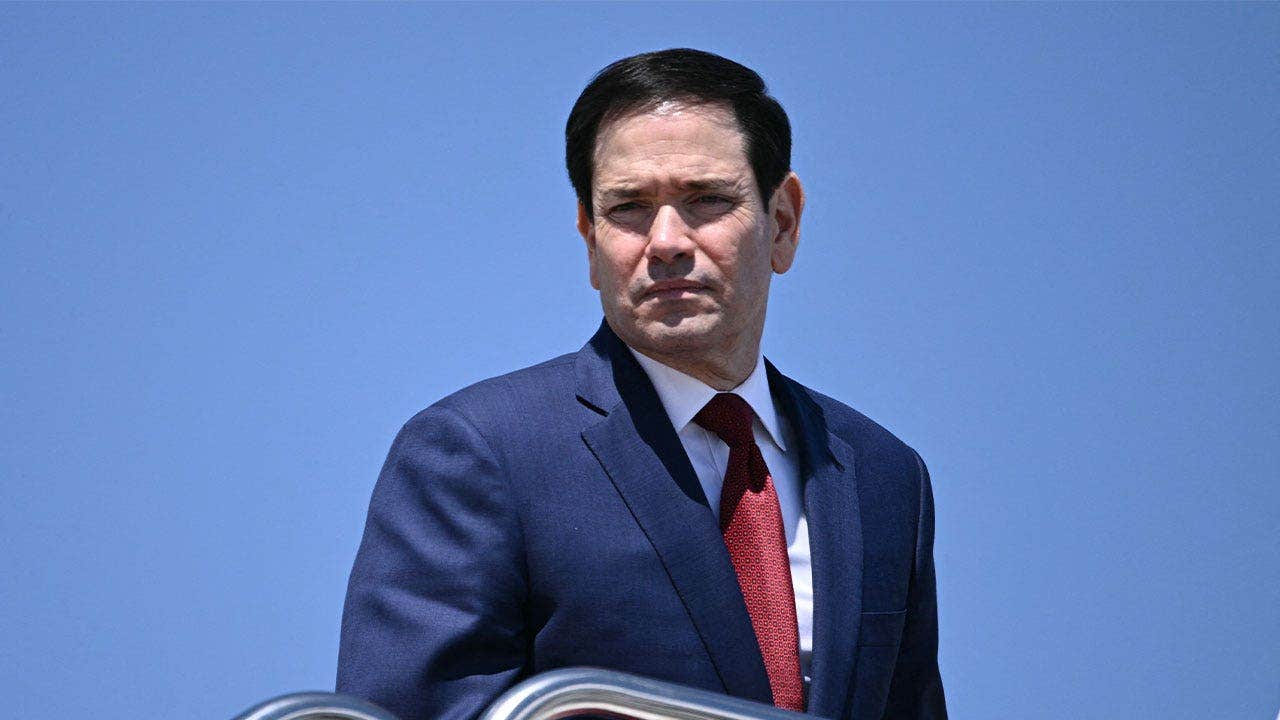 Marco Rubio spotted in Nike tracksuit aboard Air Force One during trip ...
