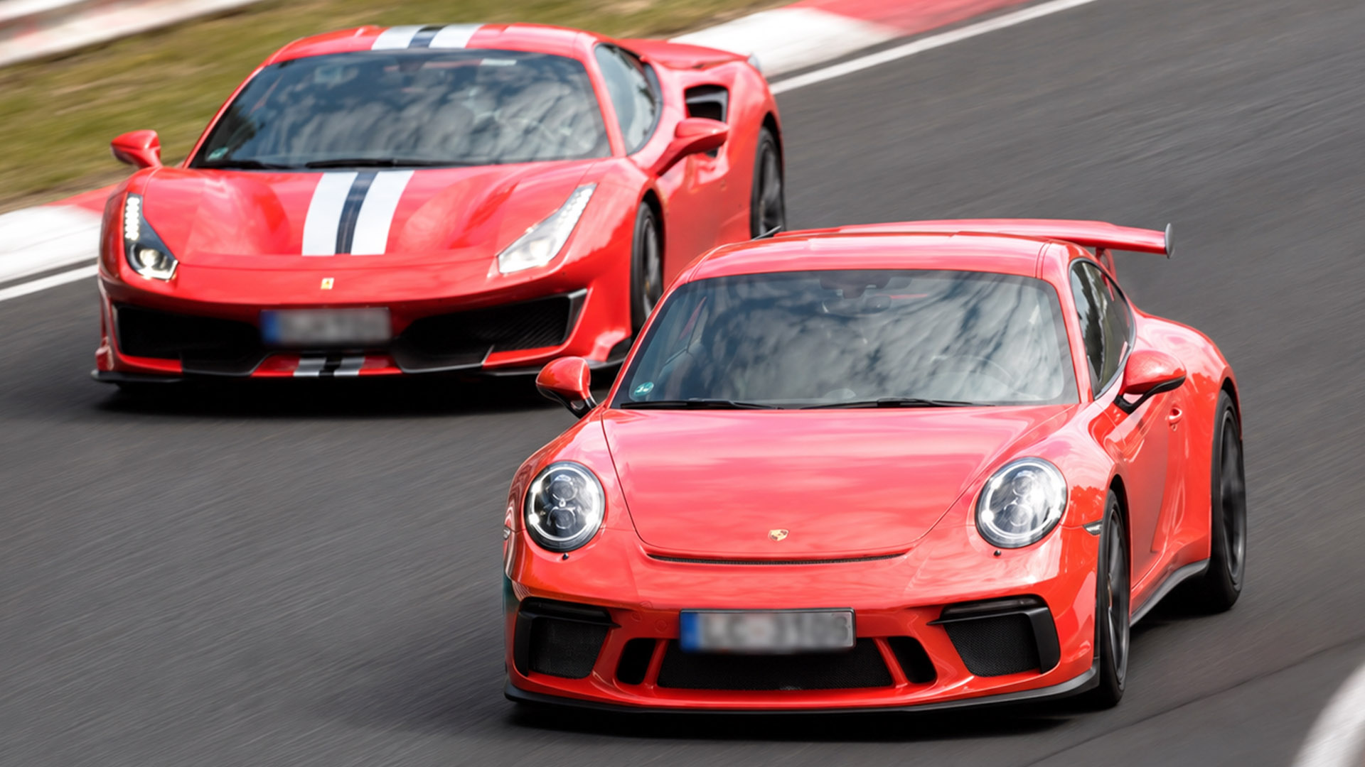 Supercar chase creates intense Nürburgring action