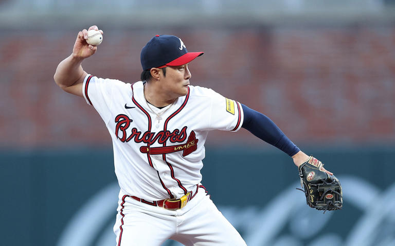 Kim Ha-seong returns to Braves with Gold Glove defense, walk