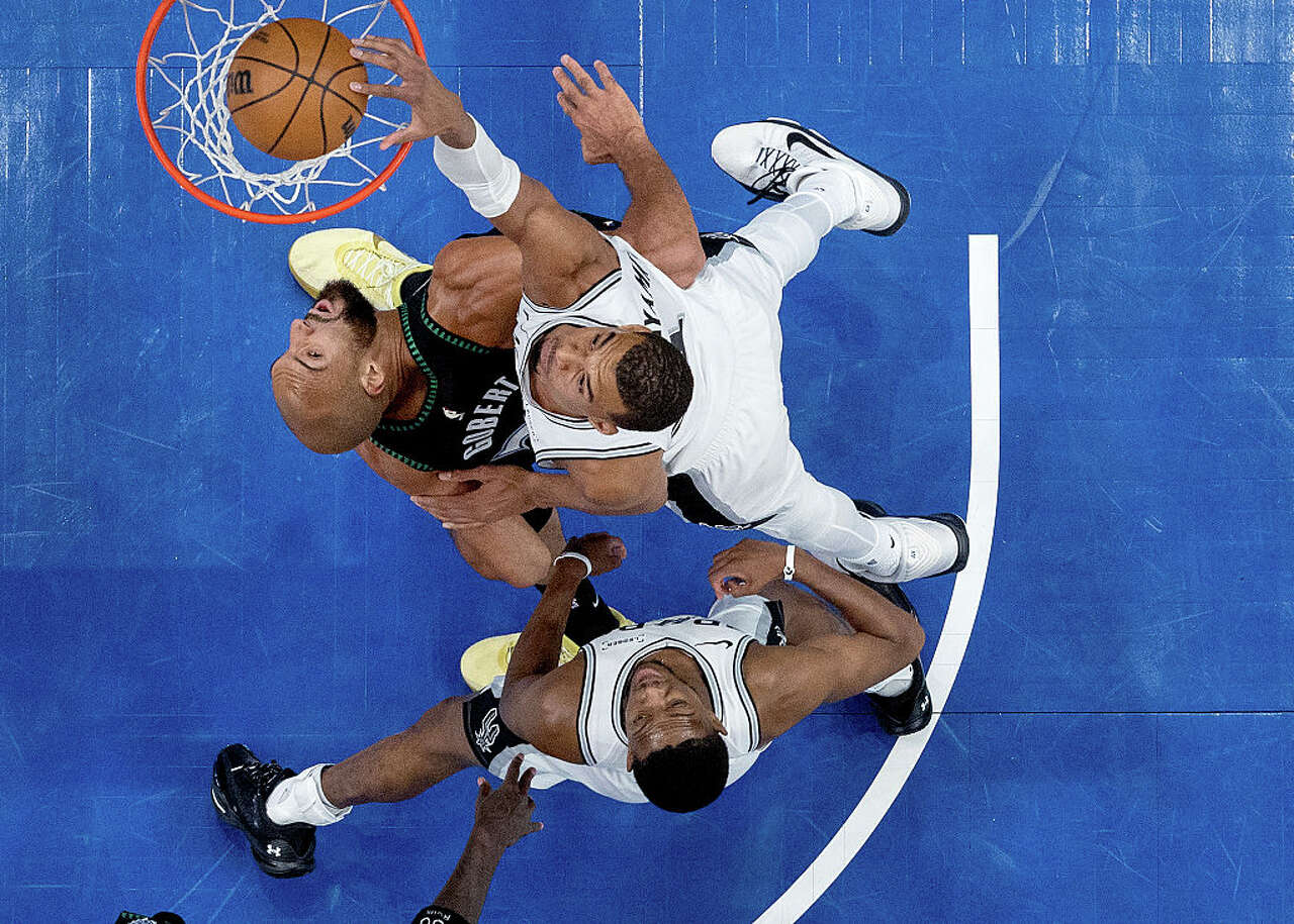 De'Aaron Fox, Dylan Harper available for Game 5 vs. Minnesota after ...