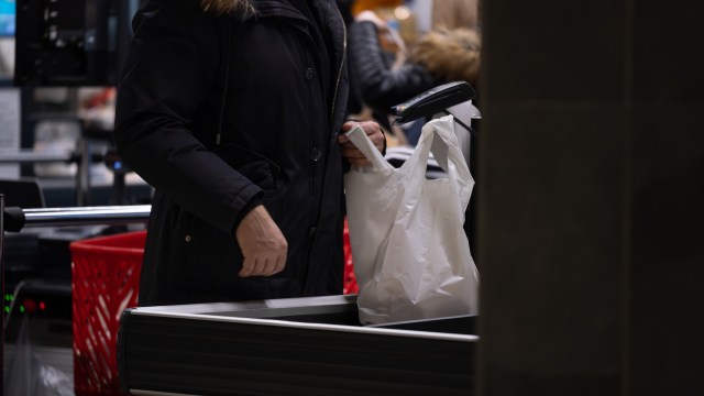 California's single-use plastic law is facing backlash from all sides ...