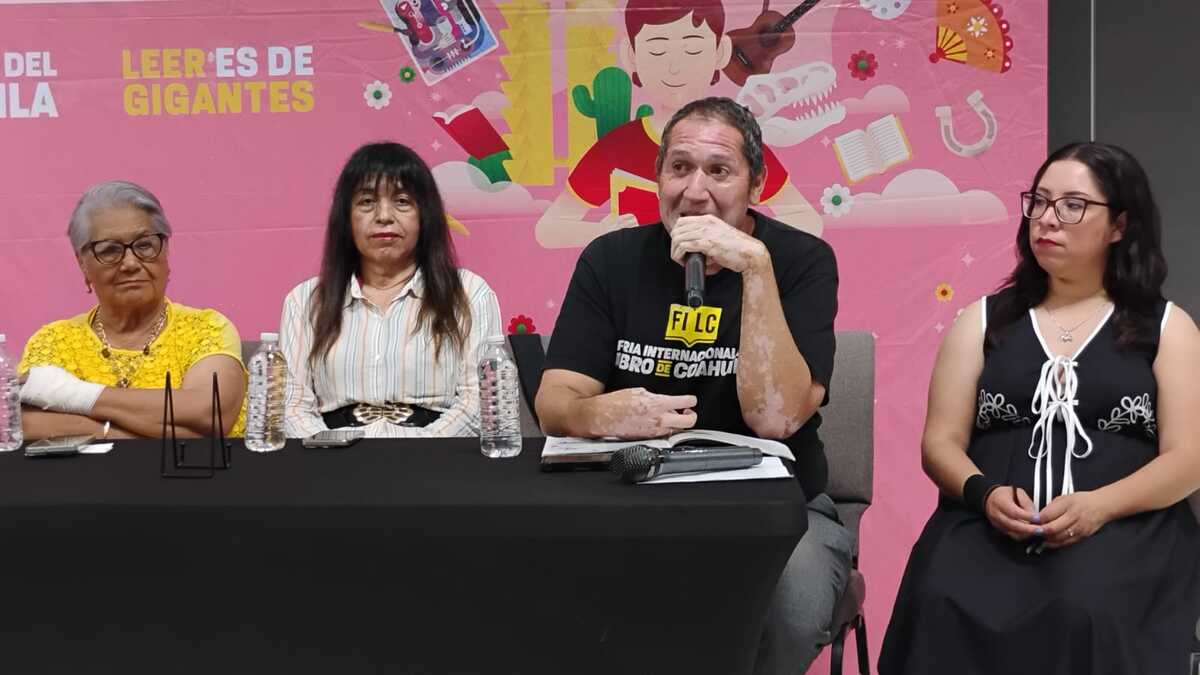 Promueven lectura en casa y escuelas durante charla en la FILC
