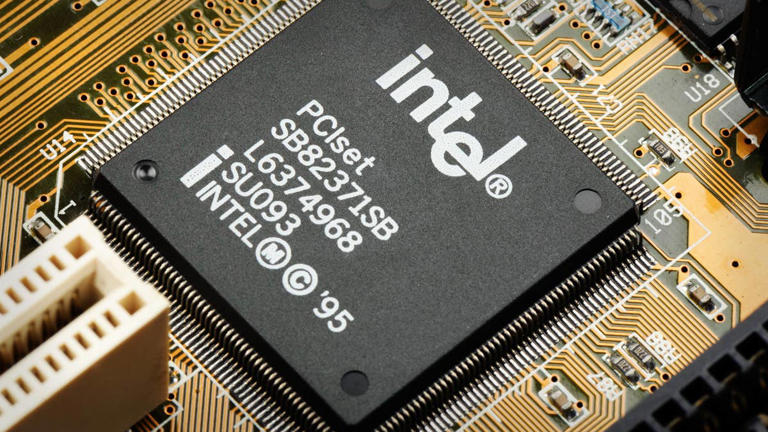 Bank of America raises Intel stock price target