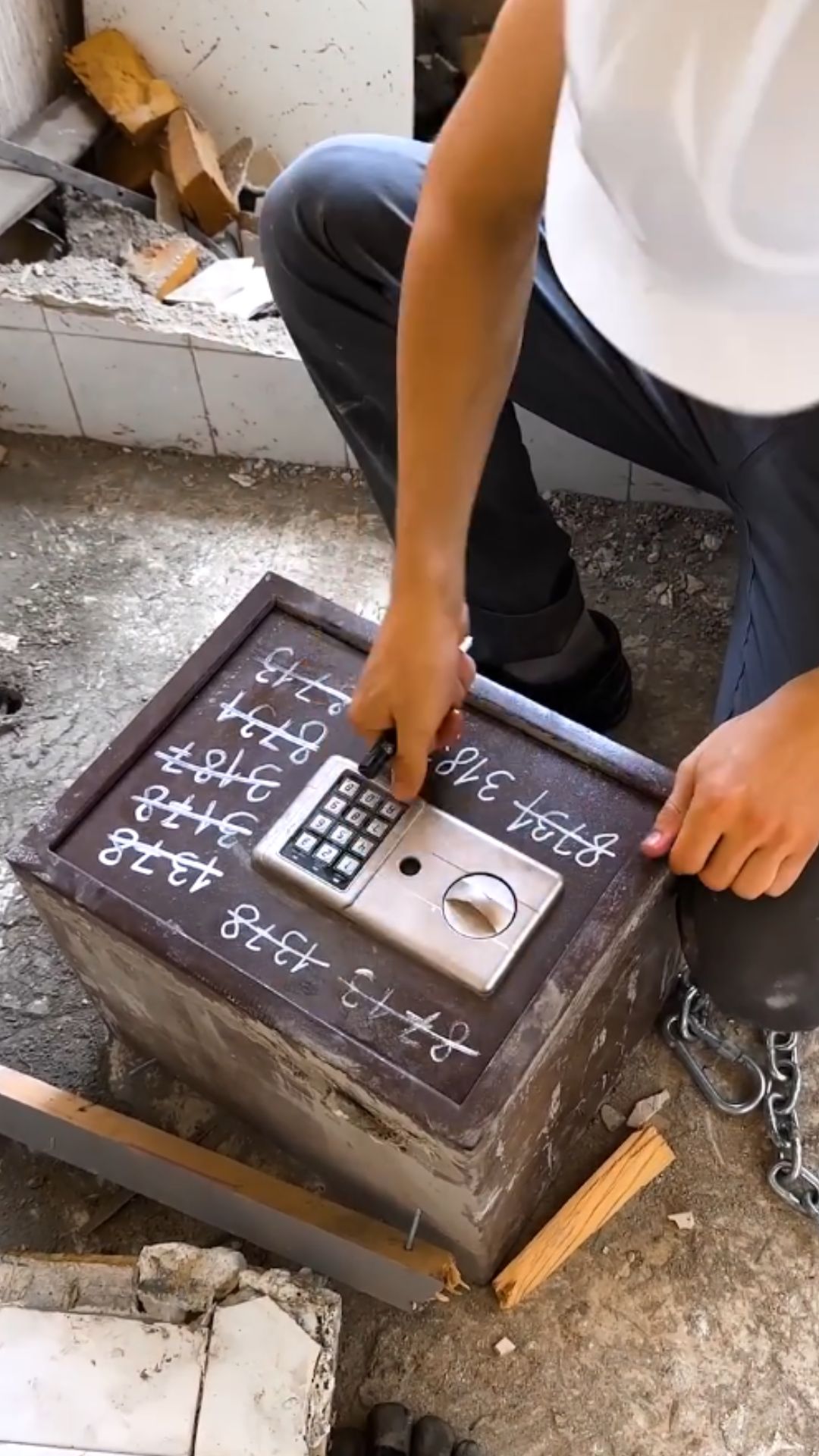 What was hidden inside this abandoned safe for 10 years