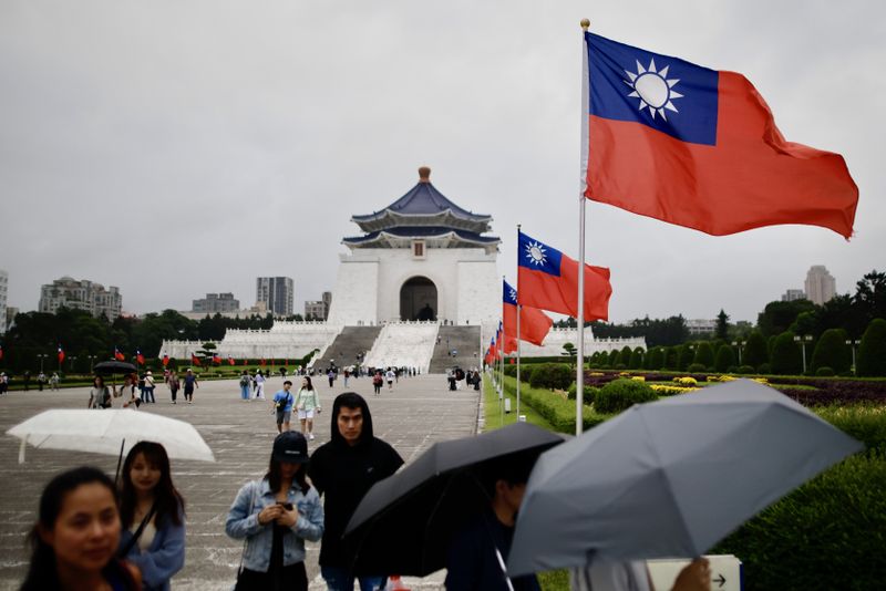 Ahead of Trump summit, China says it’s ready to 'crush' any Taiwan ...