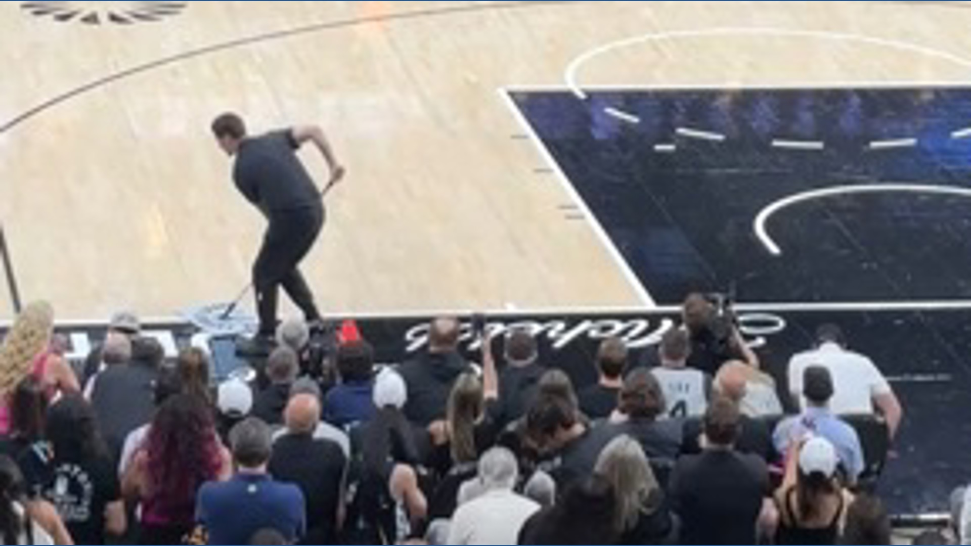 Wemby dunks it down during dominant Game 5