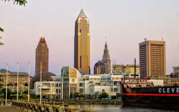 Three US cities buck sharp drop in Canadian travel