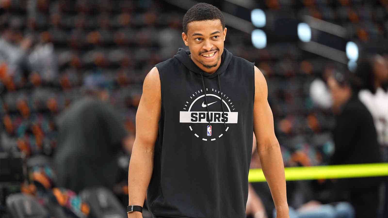 Spurs’ Keldon Johnson comes dangerously close to pantsing Naz Reid in ...