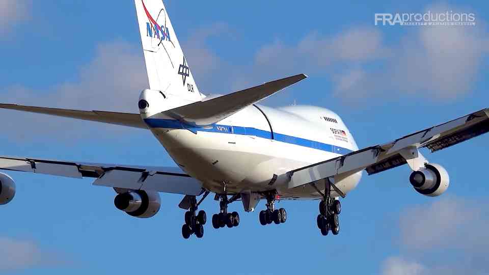 Watch 300+ ton giants with 4 engines dominate the sky - "Pure power"