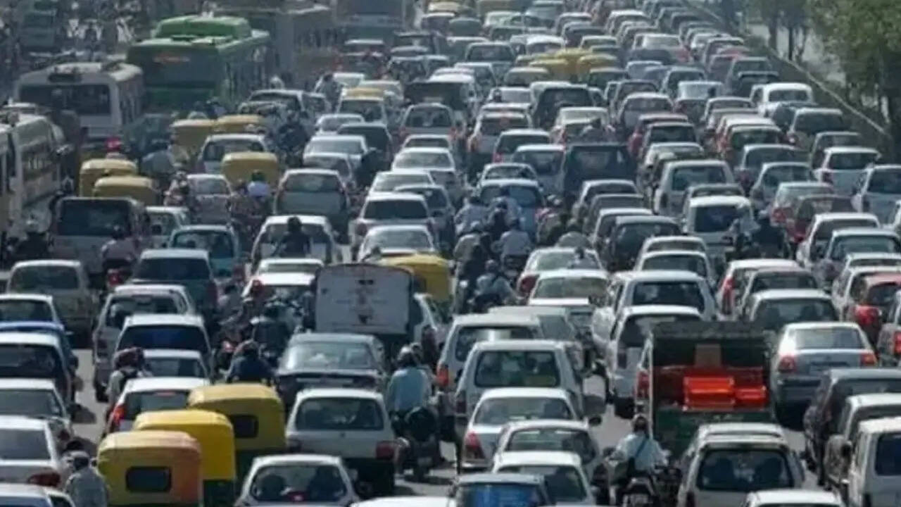 Mumbai traffic police issues one-way road restrictions in Ghatkopar to ...