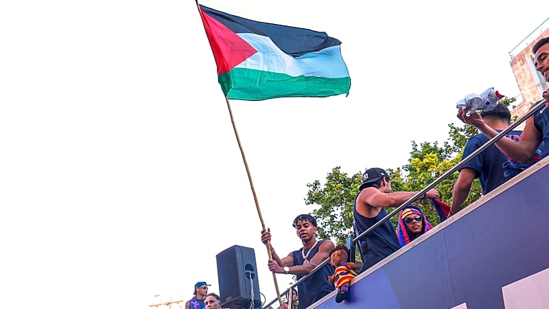 Barcelona star Lamine Yamal waves Palestinian flag during La Liga ...