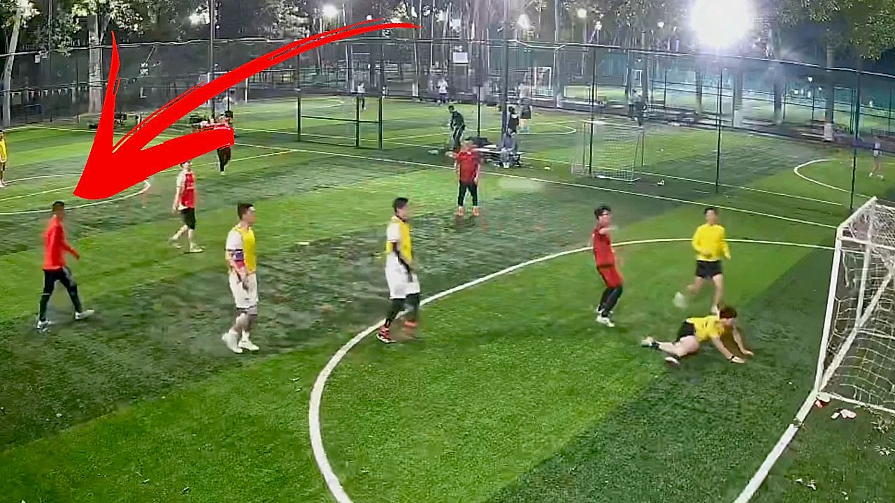 Soccer player stuns teammates with incredible reaction at training