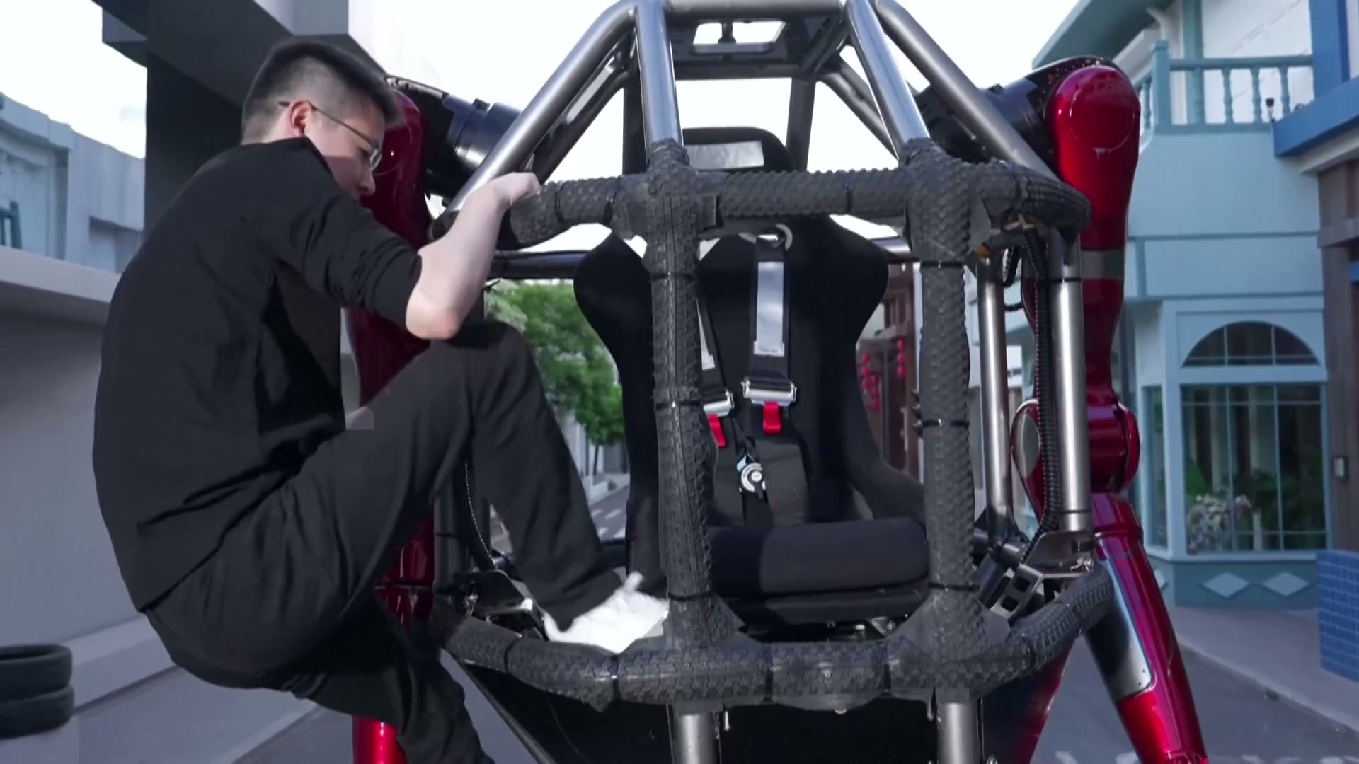 China’s Unitree unveils transformable humanoid mecha robot with cockpit