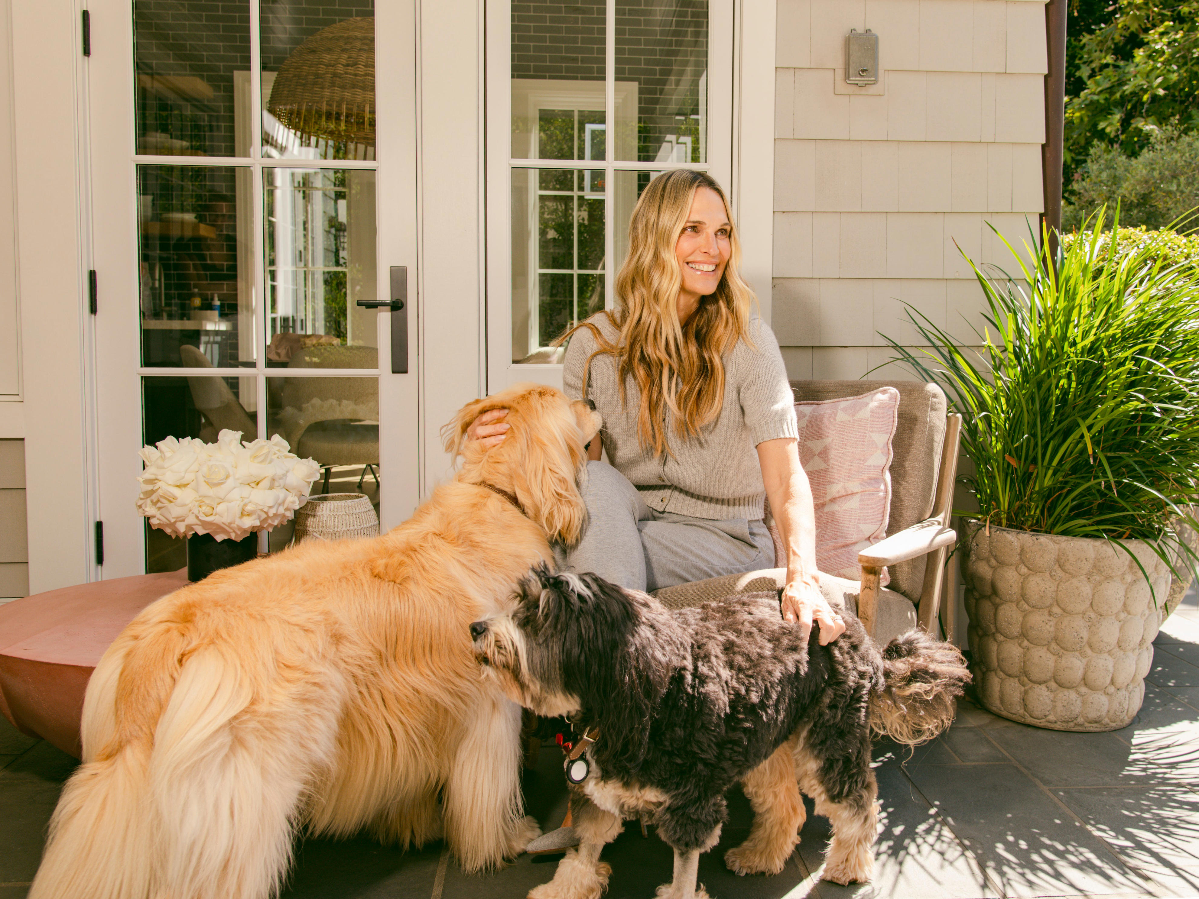 A day in the life of Molly Sims, including what she eats, drinks, and ...