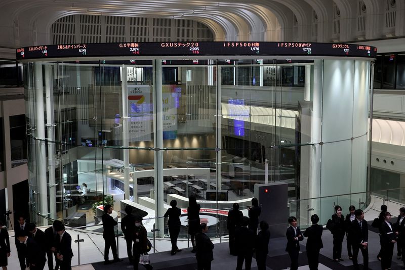 Japanese investors sell foreign stocks in April as energy costs rise