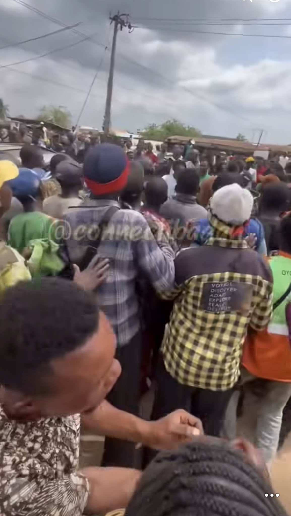 Mob sets US-based doctor’s SUV ablaze over false kidnapping in Oyo