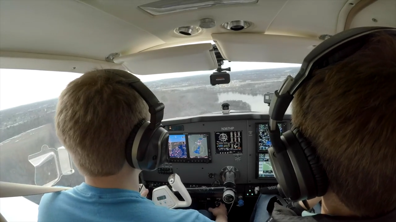 Watch a pilot land on a tiny mountain runway - "No way"